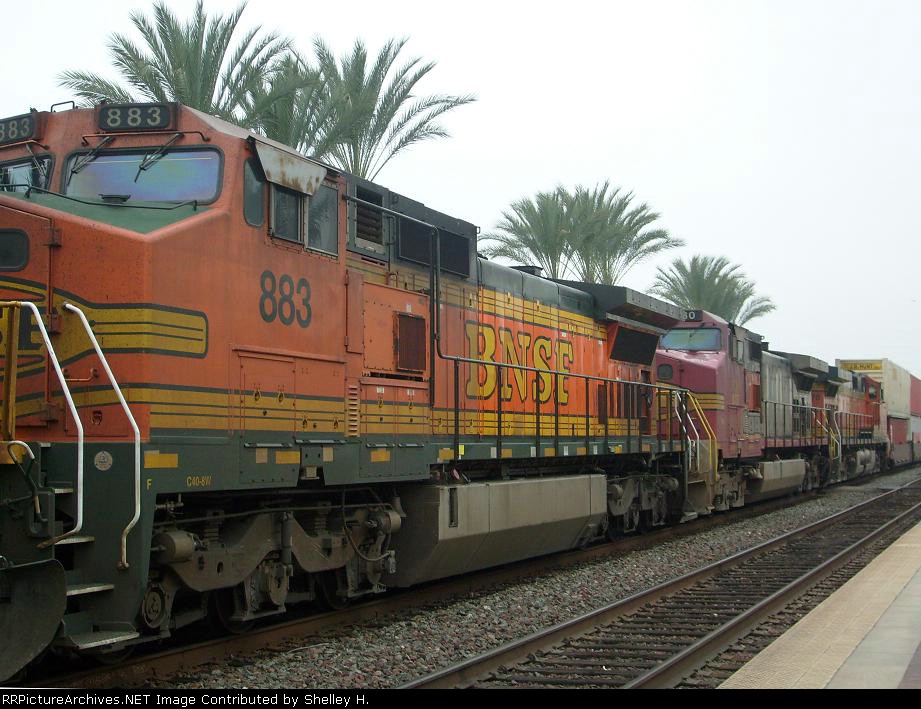 BNSF 883